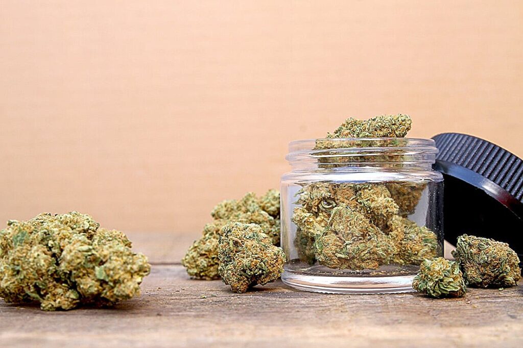 L'étude relie une lourde consommation de cannabis à un risque de mort plus élevé, psychose - RVH ...